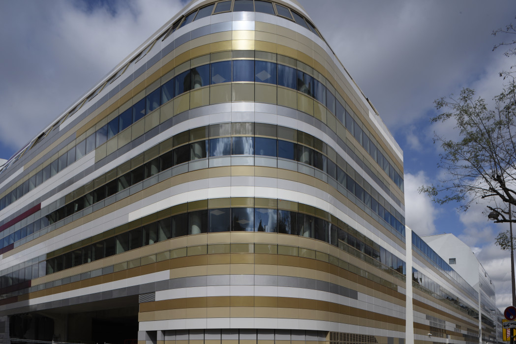 » IMMEUBLE DE BUREAUX – CENTRE BUS « LE GARANCE » • 75020 PARIS ...