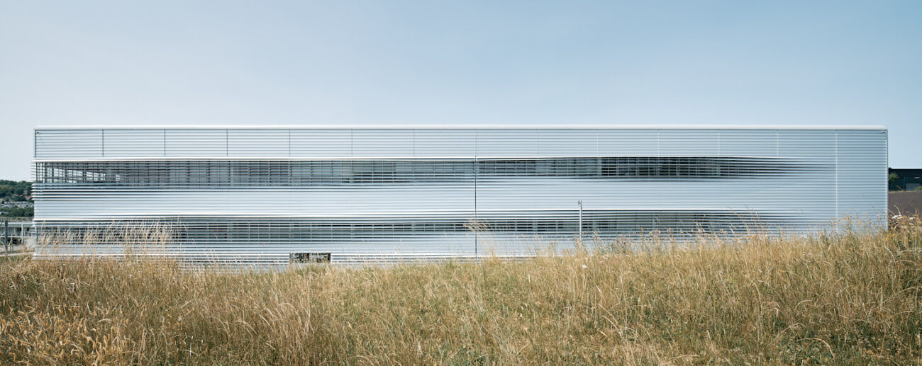 » UNITÉ DE PRODUCTION SOPHYSA • BESANÇON • FRANCE MÉTRA + ASSOCIÉS